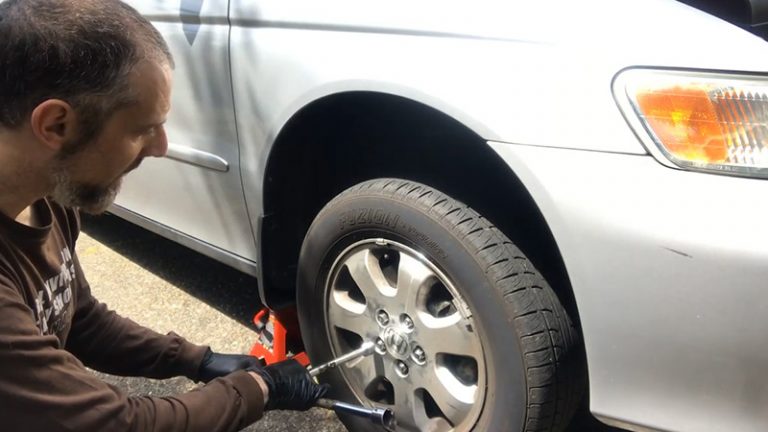 How To Install Hubcaps On A Car? - Honda The Other Side